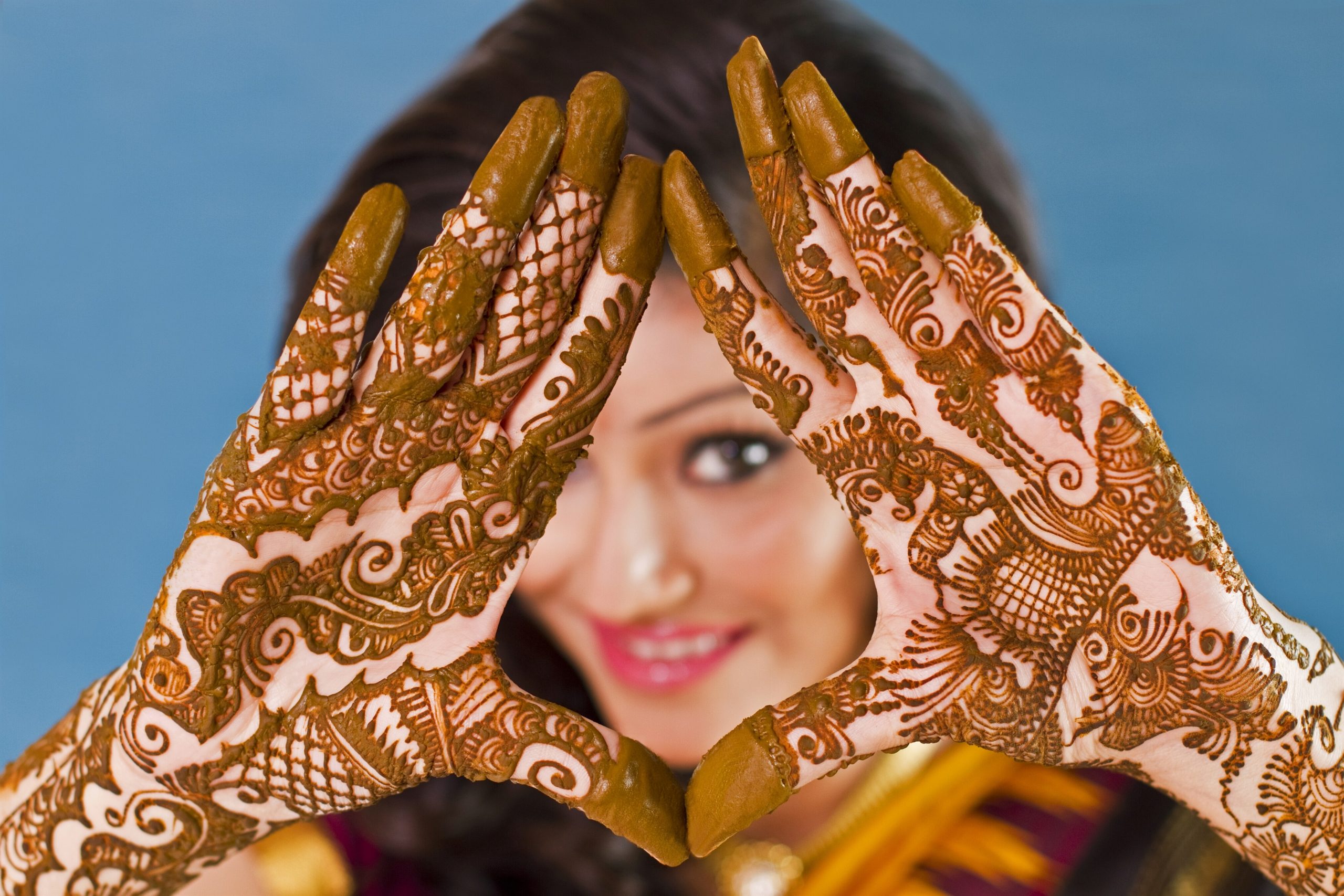 10 Natural and Easy Tips for a Darker Mehndi Colour - Leafyaroma®
